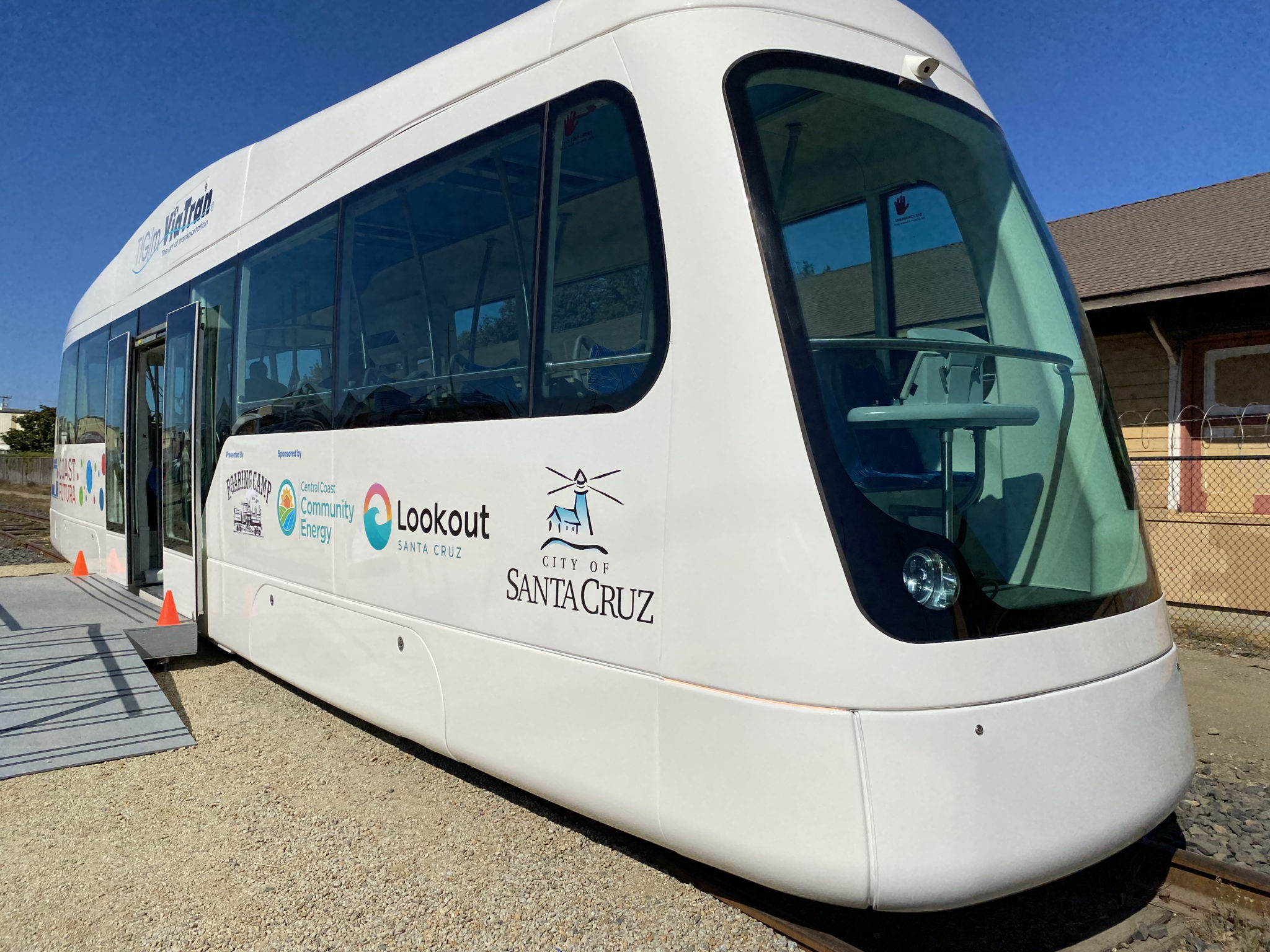 Coast Futura - A Modern, Battery-Electric Streetcar / Tram of the ...